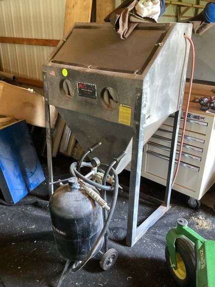 SANDY JET ABRASIVE BLASTER & TANK - Currie Auction Service