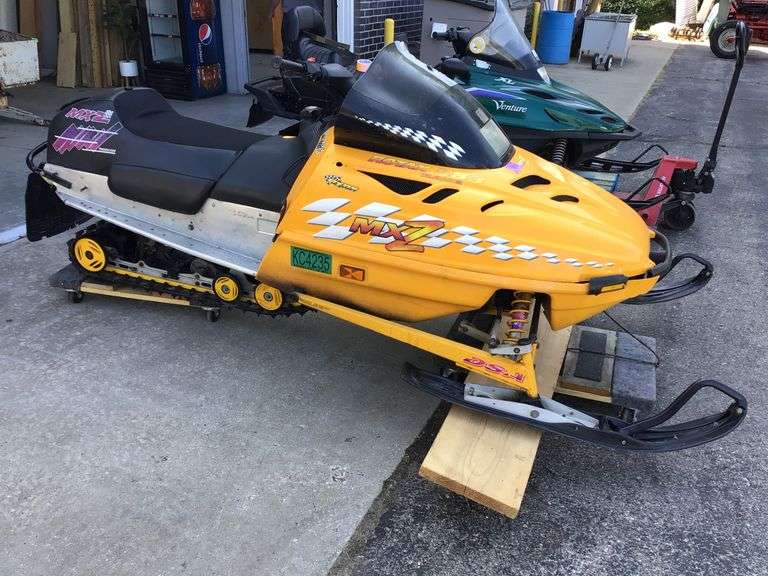 1996 SKI-DOO ROTAX 583 R.A.V.E MXZ SNOWMOBILE - Currie Auction Service