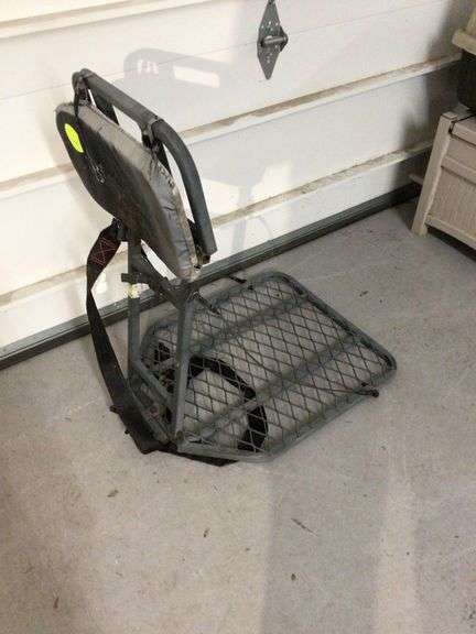 BIG DOG TREE STAND - Currie Auction Service