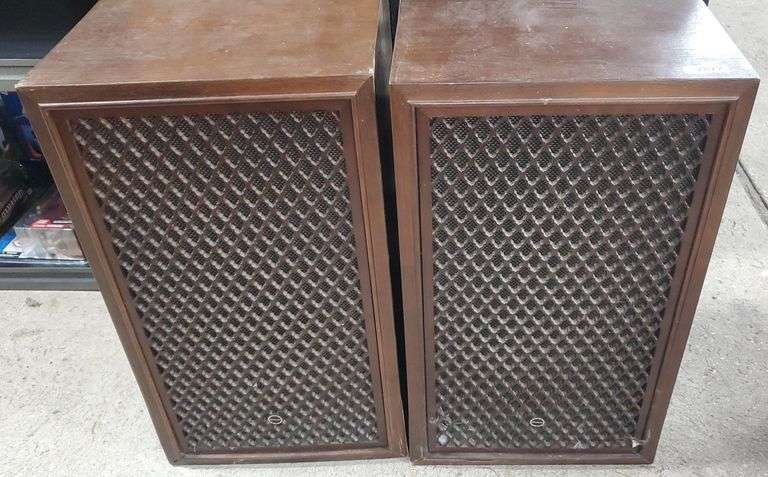 2 Sansui SP-200 speakers - Dixon's Auction at Crumpton