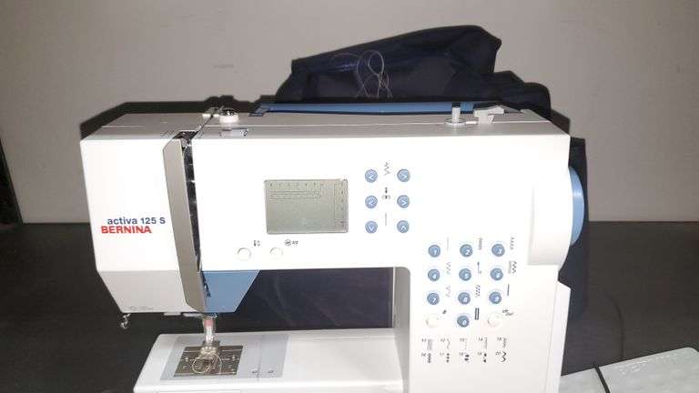 Activa 125 S Bernina Sewing Machine - Dixon's Auction at Crumpton