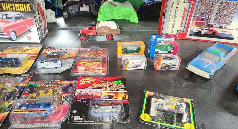 Lot of diecast & model cars-most in packaging - Dixon's Auction at Crumpton