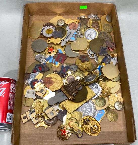 Lot of military emblems and badges - Dixon's Auction at Crumpton