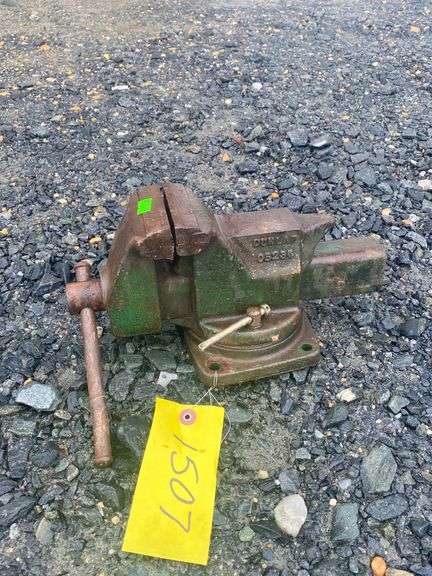 small vintage vise - Dixon's Auction at Crumpton