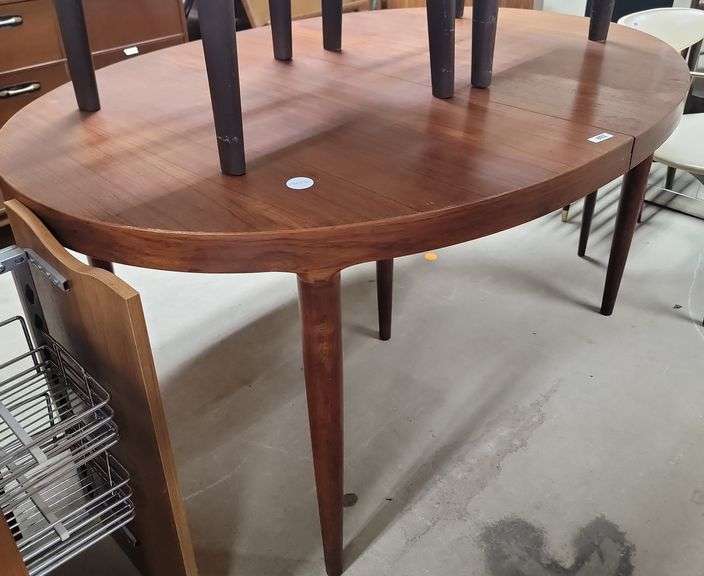 Scandinavian MCM teak oval dining table - Dixon's Auction at Crumpton