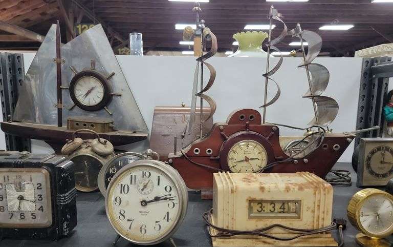 Lot Vintage / Antique Clocks - Dixon's Auction at Crumpton