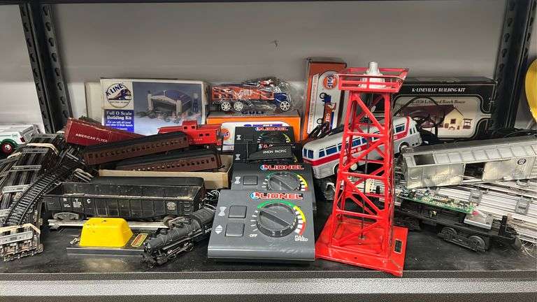 Lot Vintage Railroad Train Set Parts - Dixon's Auction at Crumpton