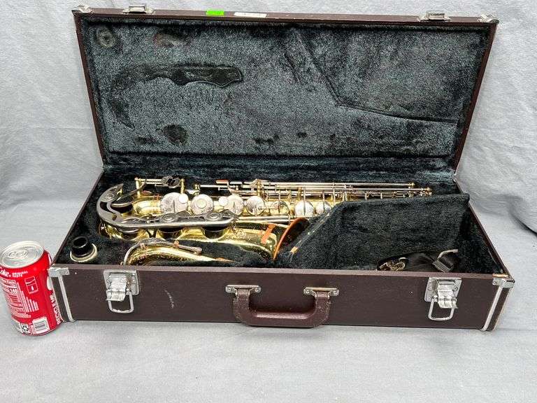 Vintage Yamaha saxophone w/ case - Dixon's Auction at Crumpton