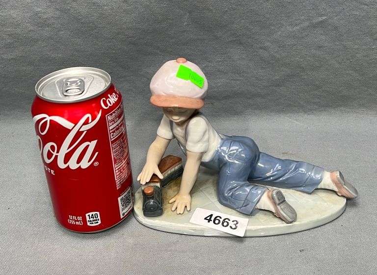 Lladro porcelain figurine - Dixon's Auction at Crumpton