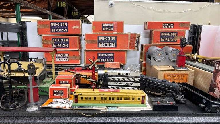 Lot Vintage Trains, Model Railroad Parts - Dixon's Auction at Crumpton