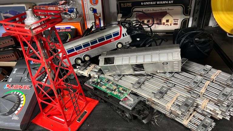 Lot Vintage Railroad Train Set Parts - Dixon's Auction at Crumpton