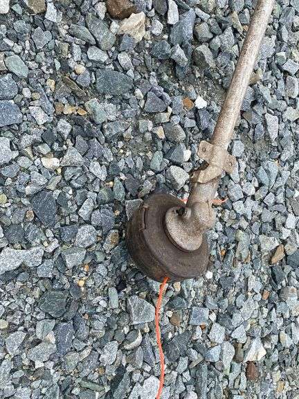 Husqvarna 525 LST Weedwhacker trimmer - Dixon's Auction at Crumpton