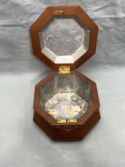 Colonial Williamsburg mahogany tea caddy - Dixon's Auction at Crumpton