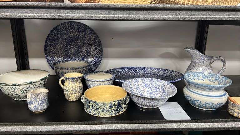 Lot 12 Spatterware pottery Bowls etc - Dixon's Auction at Crumpton