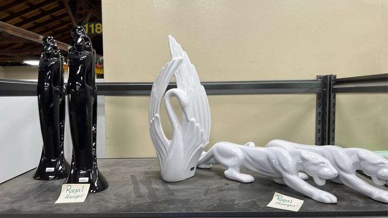 Lot Royal Haeger Pottery Statues - Dixon's Auction at Crumpton