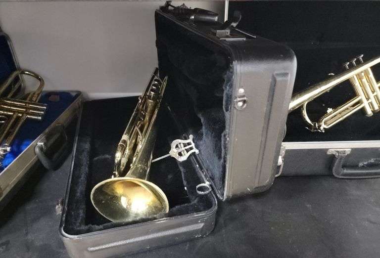 Lot Student Instruments, Trumpets etc - Dixon's Auction at Crumpton