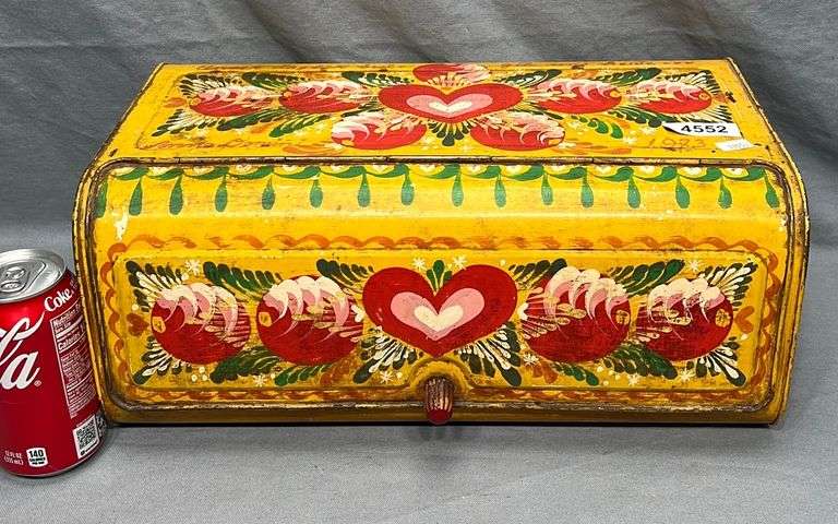 Primitive tole painted bread box - Dixon's Auction at Crumpton