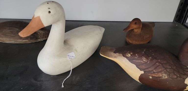 Lot Decorator Duck Decoys - Dixon's Auction at Crumpton