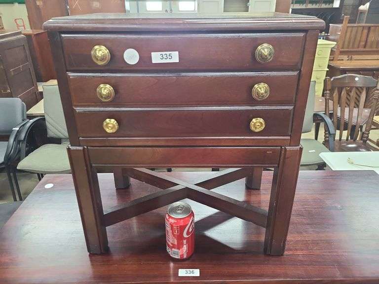 Bassett end table - Dixon's Auction at Crumpton
