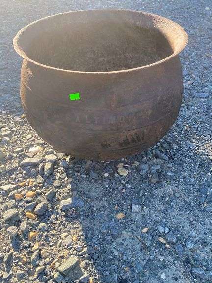 vintage cast iron baltimore stamped couldron - Dixon's Auction at Crumpton