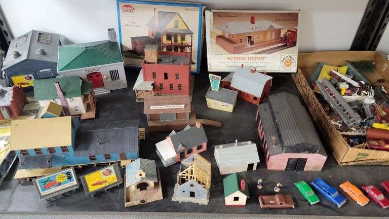 Lot Vintage Railroad / Train Set Building., Plasticville etc - Dixon's ...
