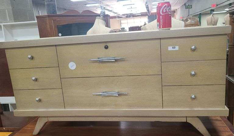 Lane MCM cedar chest - Dixon's Auction at Crumpton