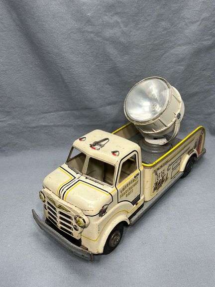 Vintage Marx Emergency Searchlight truck toy - Dixon's Auction at Crumpton