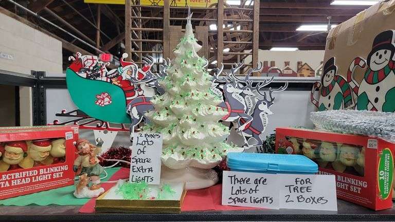 Lot Vintage Christmas Decorations - Dixon's Auction at Crumpton
