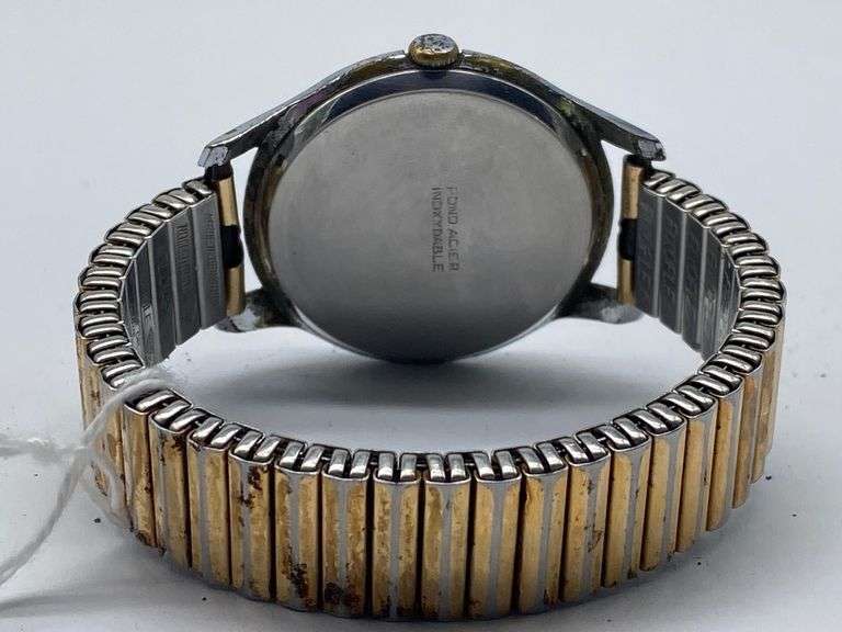 Vintage Invicta 17 rubis De LUXE Antimagnetic Watch - Dixon's Auction ...