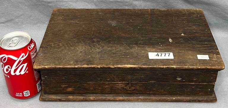 Antique primitive box - Dixon's Auction at Crumpton