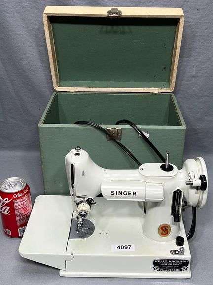 Vintage Singer Featherweight 221K sewing machine - Dixon's Auction at ...