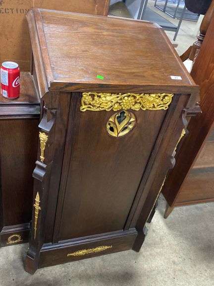 Antique oak lectern - Dixon's Auction at Crumpton