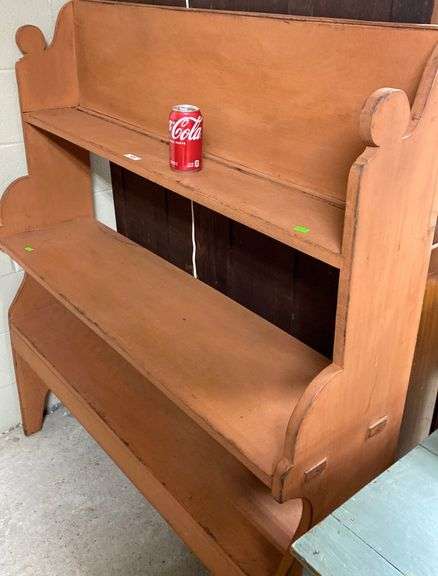 Rustic farmhouse painted bucket bench - Dixon's Auction at Crumpton