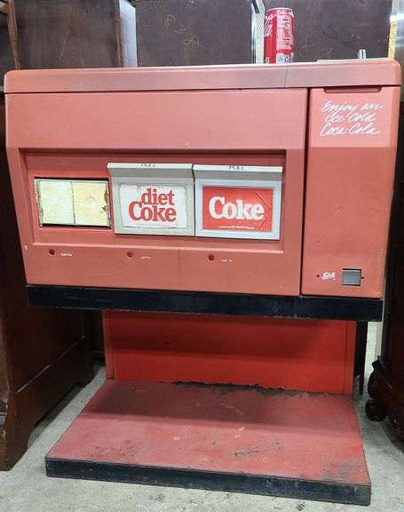 Vintage soda machine - Dixon's Auction at Crumpton