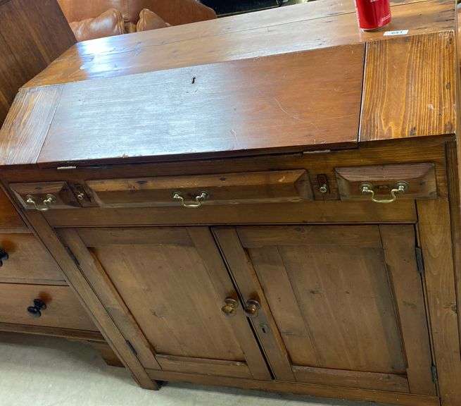 Antique pine country store merchant's desk - Dixon's Auction at Crumpton
