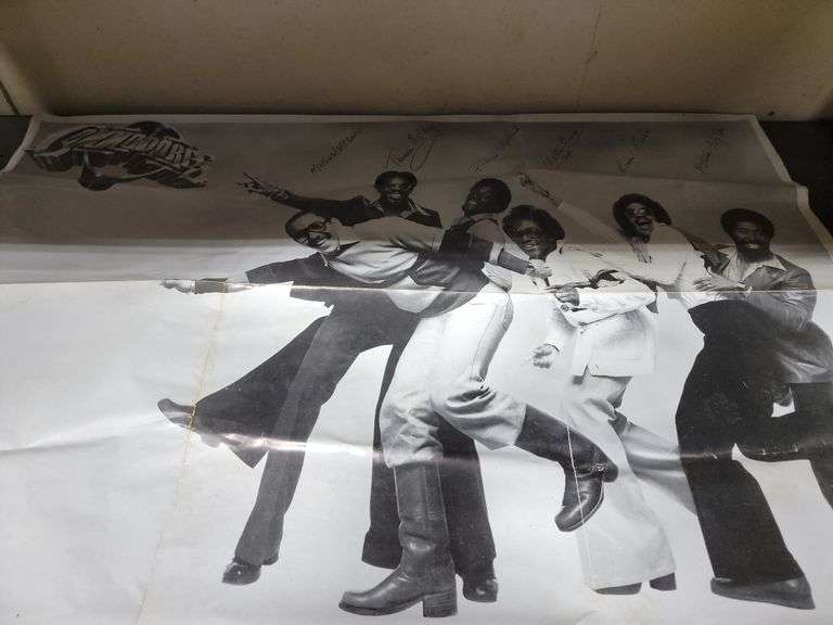 1977 Commodores Music Poster - Dixon's Auction at Crumpton