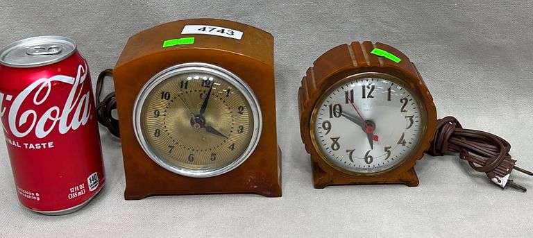 2 VIntage bakelite electric clocks - Dixon's Auction at Crumpton