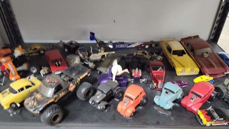 Lot Vintage Toy Cars Polar Lights, Die Cast Etc - Dixon's Auction at ...