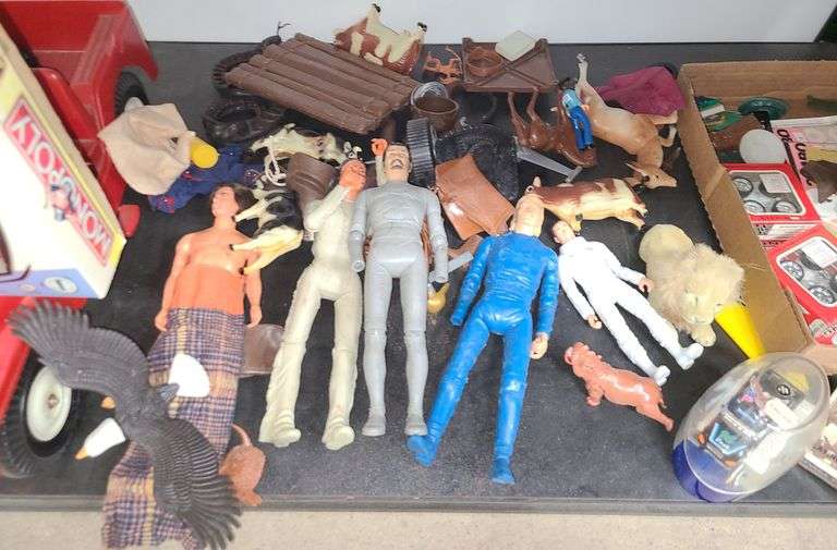 Lot Vintage MARX + Other Action Figures, Monopoly Game, Jeep Toy Etc ...