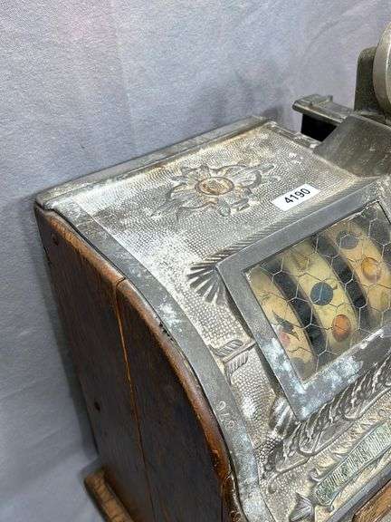 Vintage Pace Mfg. 5 cent slot machine - Dixon's Auction at Crumpton
