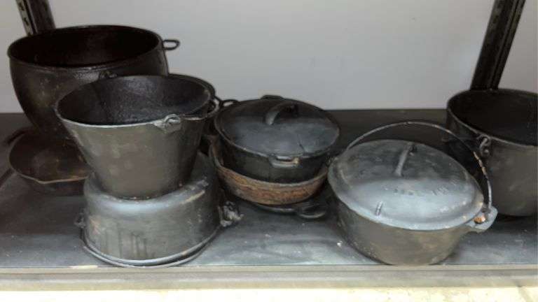 Lot Vintage / Antique Cast iron Pots Dutch Ovens Etc - Dixon's Auction ...