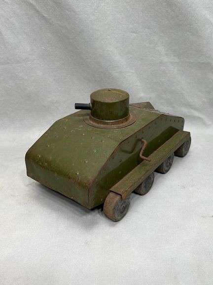 Structo crank action pressed steel WWI tank toy - Dixon's Auction at ...