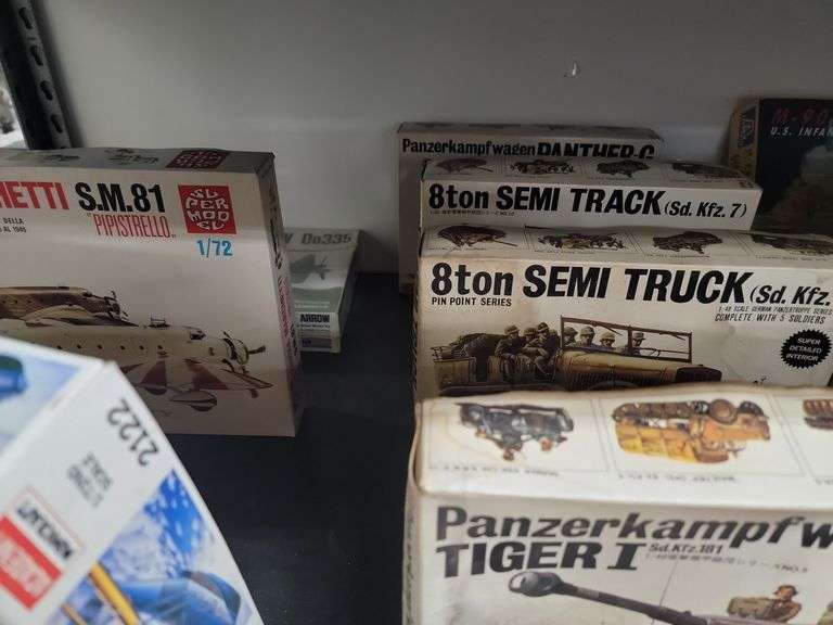Lot Vintage Military Models in Boxes - Dixon's Auction at Crumpton