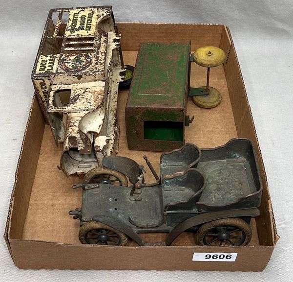 Lot of vintage toys missing parts - Dixon's Auction at Crumpton