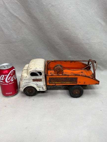 Structo Toyland Garage pressed steel tow truck toy - Dixon's Auction at ...