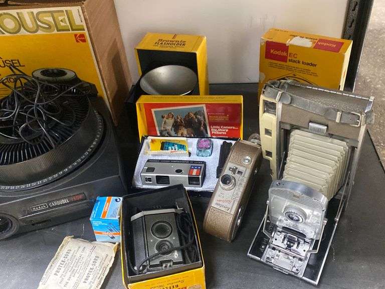 Lot Vintage Slide Projectors, Cameras etc - Dixon's Auction at Crumpton