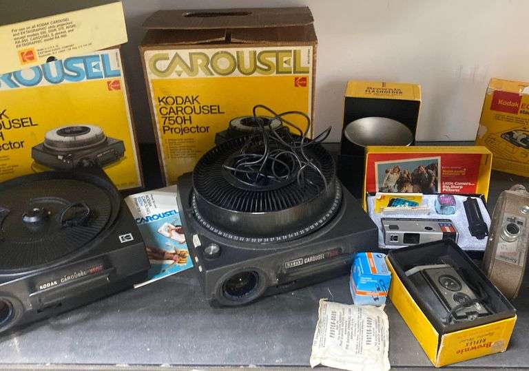 Lot Vintage Slide Projectors, Cameras etc - Dixon's Auction at Crumpton