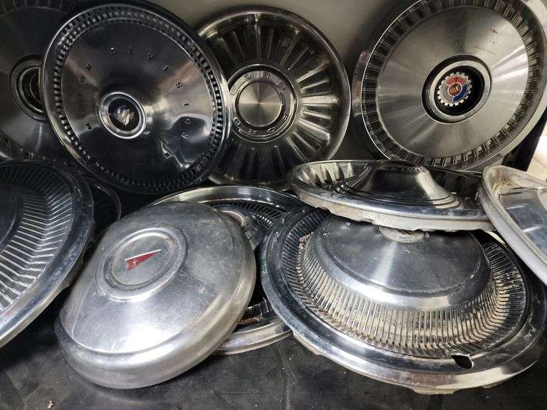 Vintage Car Hubcaps - Dixon's Auction at Crumpton