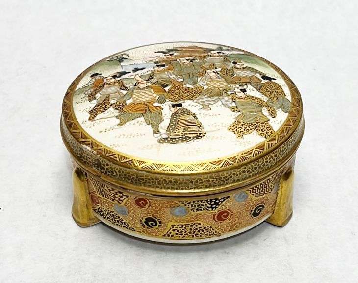 Japanese Satsuma pottery covered box - Dixon's Auction at Crumpton