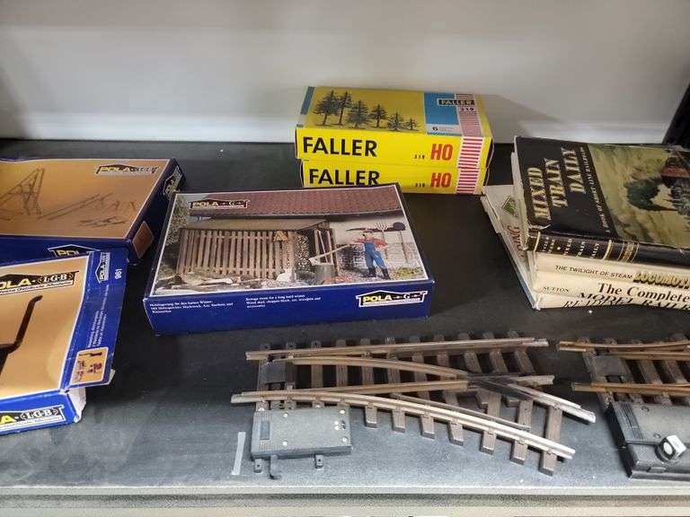 Lot Model Railroad Track, Books etc - Dixon's Auction at Crumpton